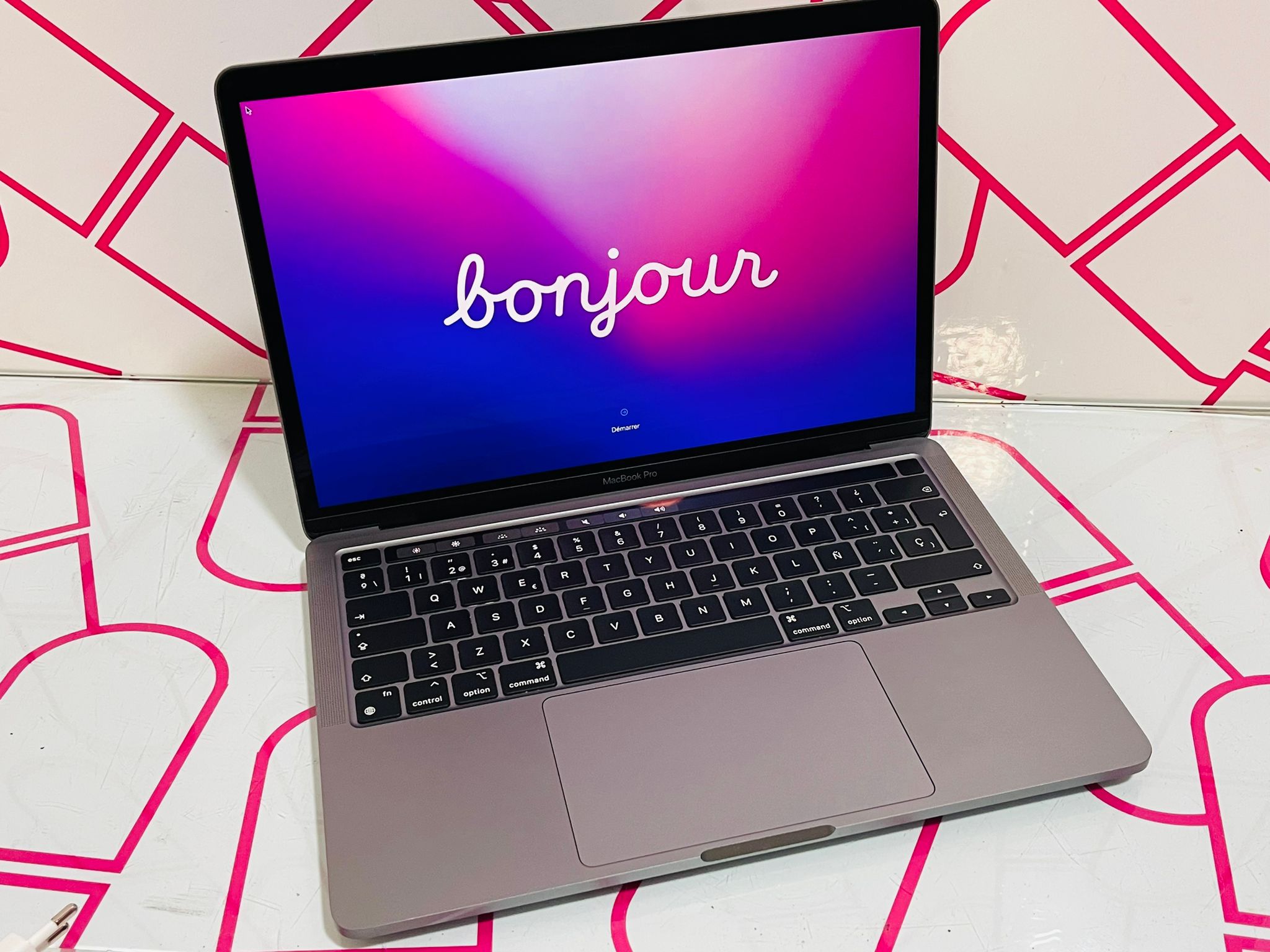 APPLE MACBOOK PRO 2020 (A2338) APPLE M1/ 8RAM/ 512SSD/ BAT.59 CICLOS ...