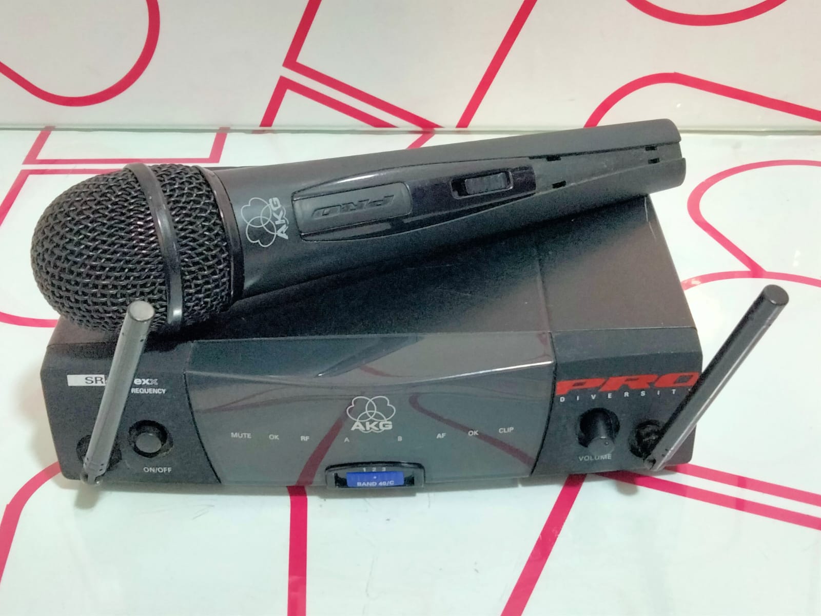 COMBO MICROFONO INALAMBRICO Y RECEPTOR AKAI SR 40 FLEXX / HT 40 FLEXX ...