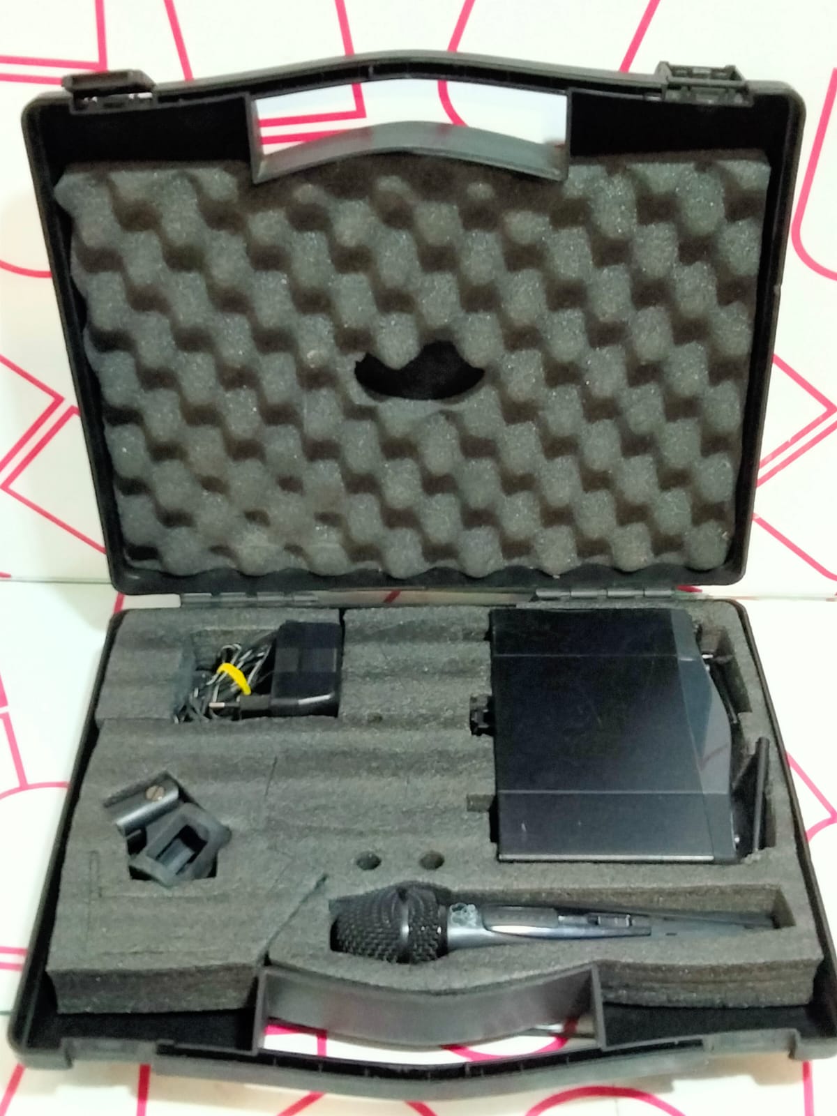 COMBO MICROFONO INALAMBRICO Y RECEPTOR AKAI SR 40 FLEXX / HT 40 FLEXX ...